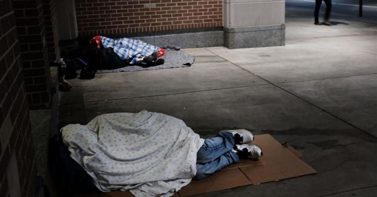 People reach out to help homeless woman in St. Louis