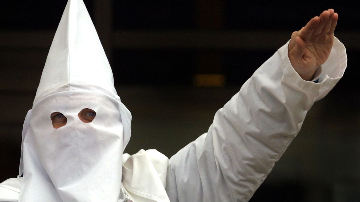 Students disciplined for photo of them in white hoods with Confederate ...